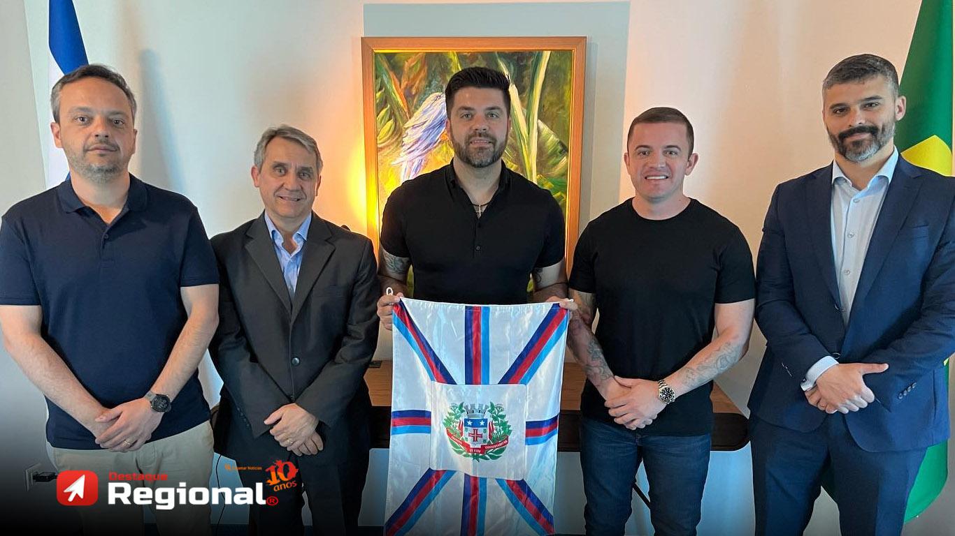 Prefeito de Cajamar é recebido na Embaixada do Brasil em Israel